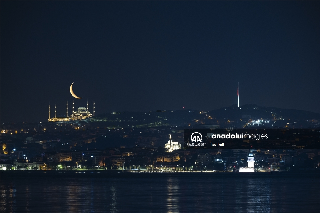 Polumjesec u Istanbulu - Anadolu Ajansı