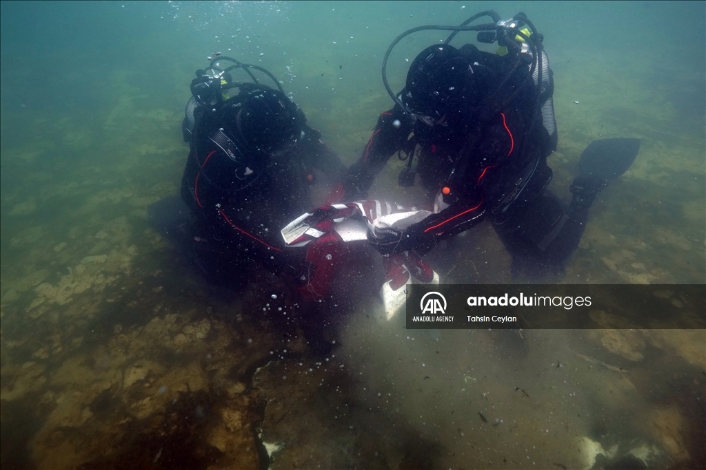 Lake Van Cleanup: Divers remove waste in major effort to raise ...
