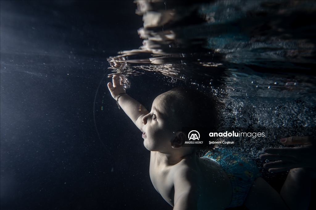 Babies receive swimming and diving training in Istanbul - Anadolu Ajansı