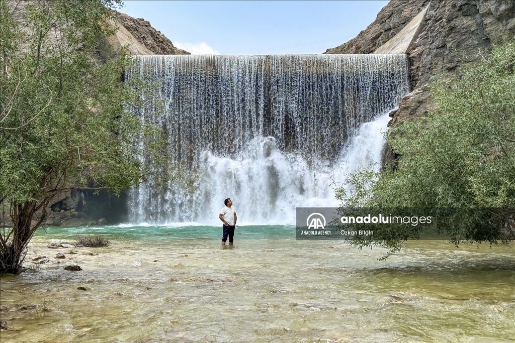 Artificial waterfall at Zernek Dam in Van, Turkiye - Anadolu Ajansı