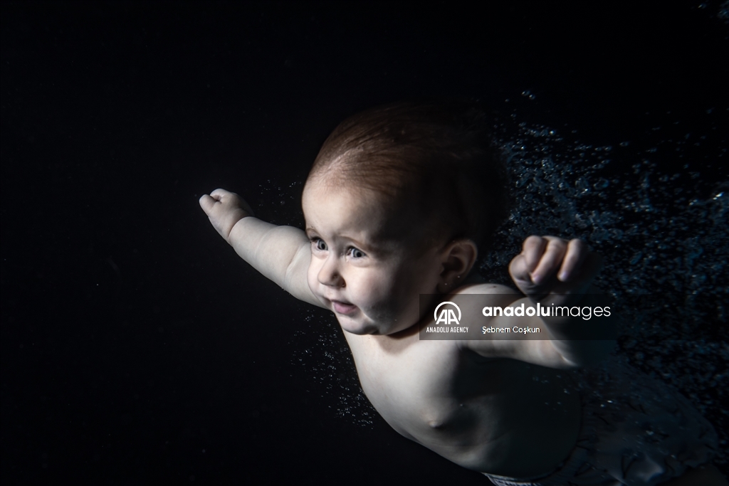 Babies receive swimming and diving training in Istanbul - Anadolu Ajansı