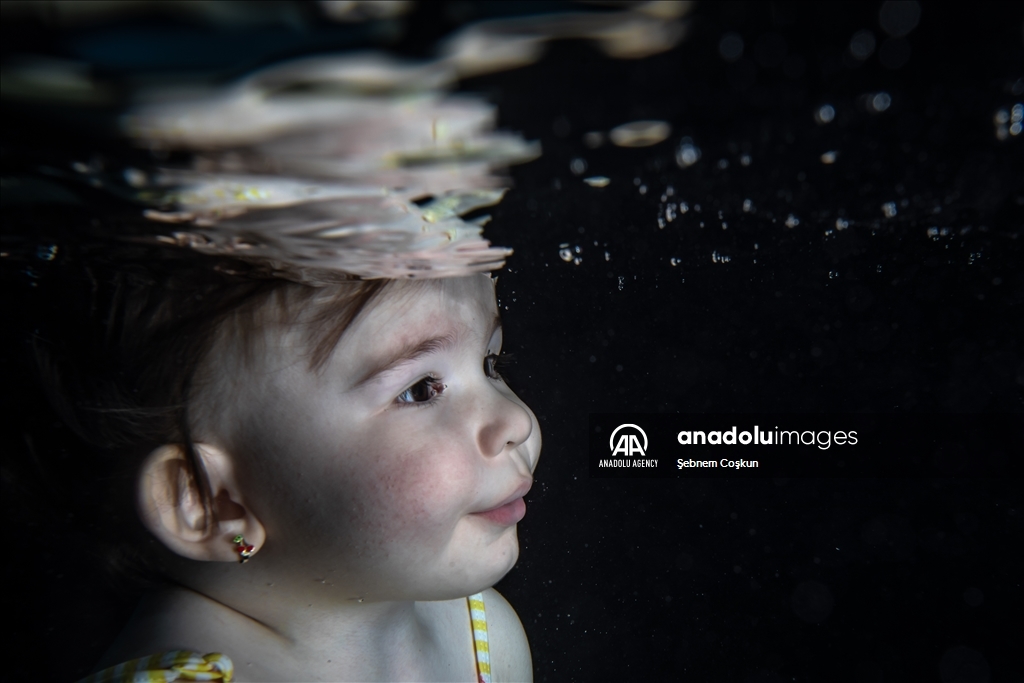 Babies receive swimming and diving training in Istanbul - Anadolu Ajansı