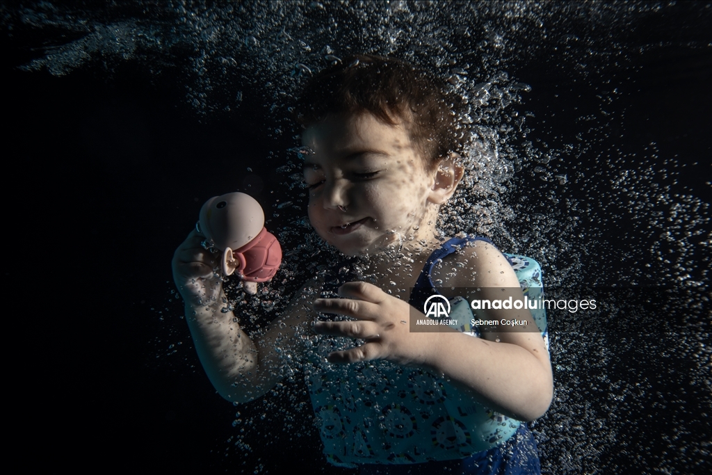 Babies receive swimming and diving training in Istanbul - Anadolu Ajansı