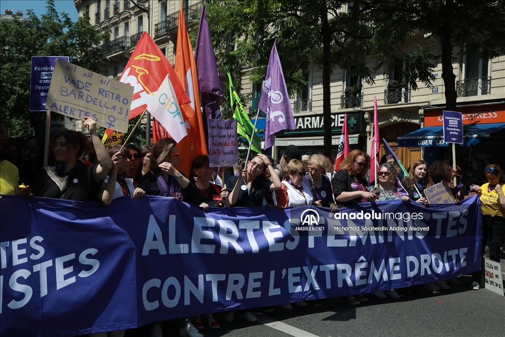 Demonstrators march against rise of far-right in French capital ...