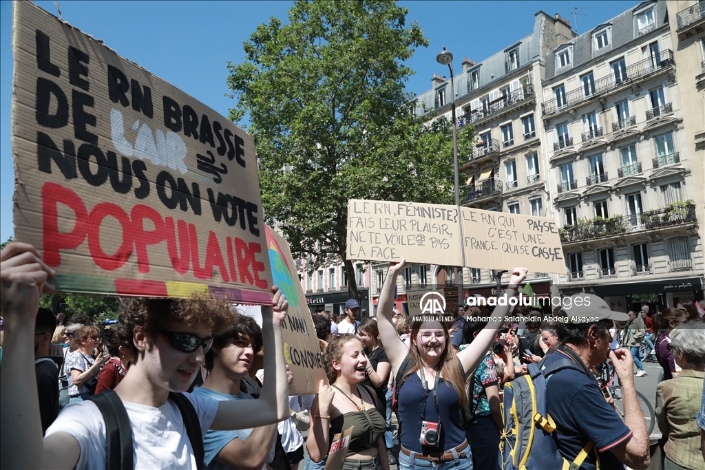 Demonstrators march against rise of far-right in French capital ...