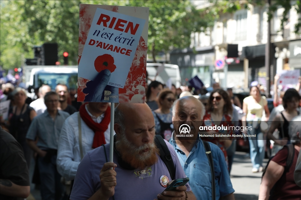 Demonstrators march against rise of far-right in French capital ...