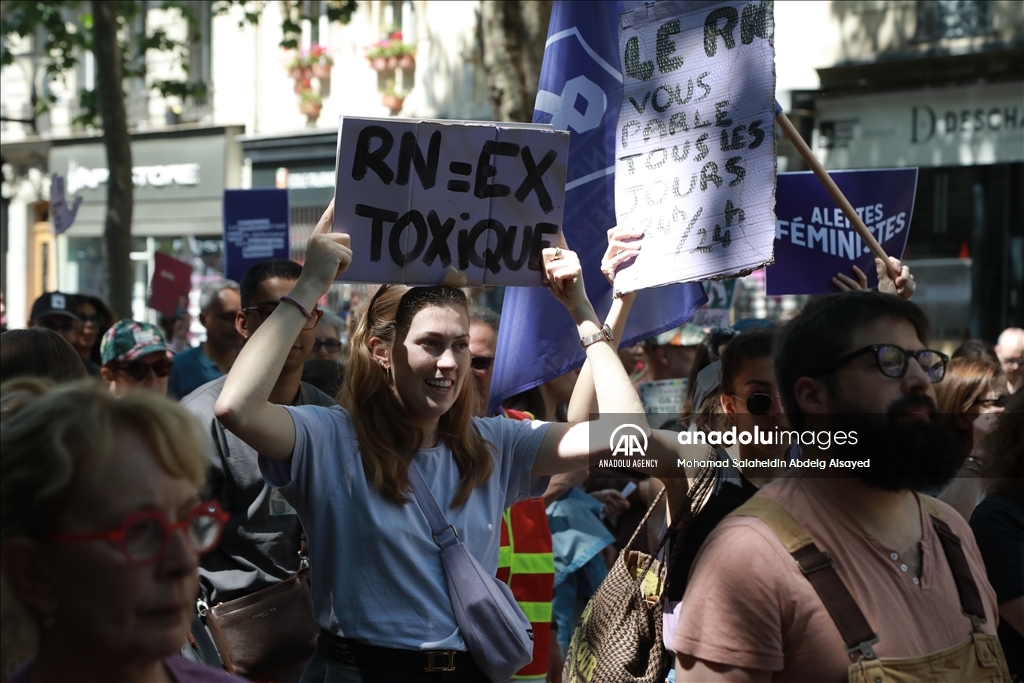 Demonstrators march against rise of far-right in French capital ...