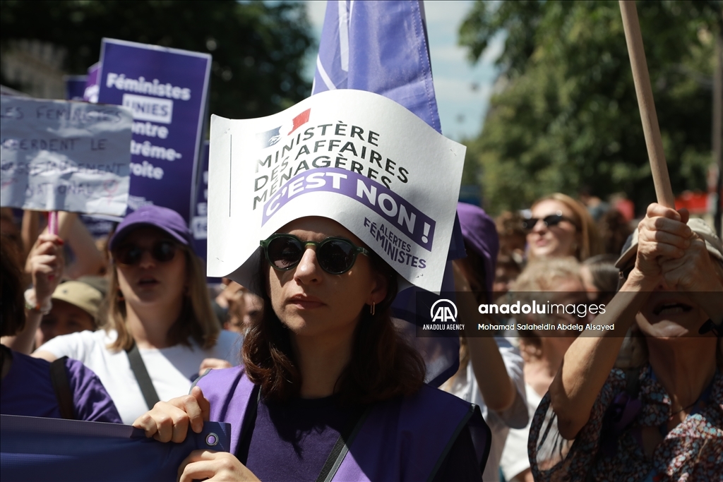 Demonstrators march against rise of far-right in French capital ...