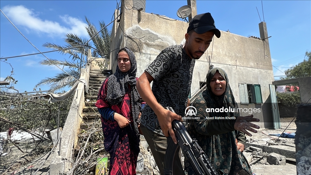 İsrail'in Filistinlilerin sığındığı El-Mevasi bölgesine düzenlediği ...