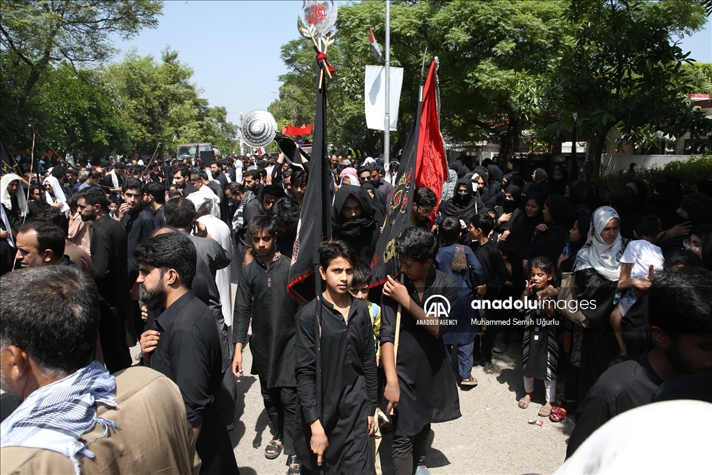 Commemoration of Imam Hussein and Karbala martyrs in Pakistan - Anadolu ...