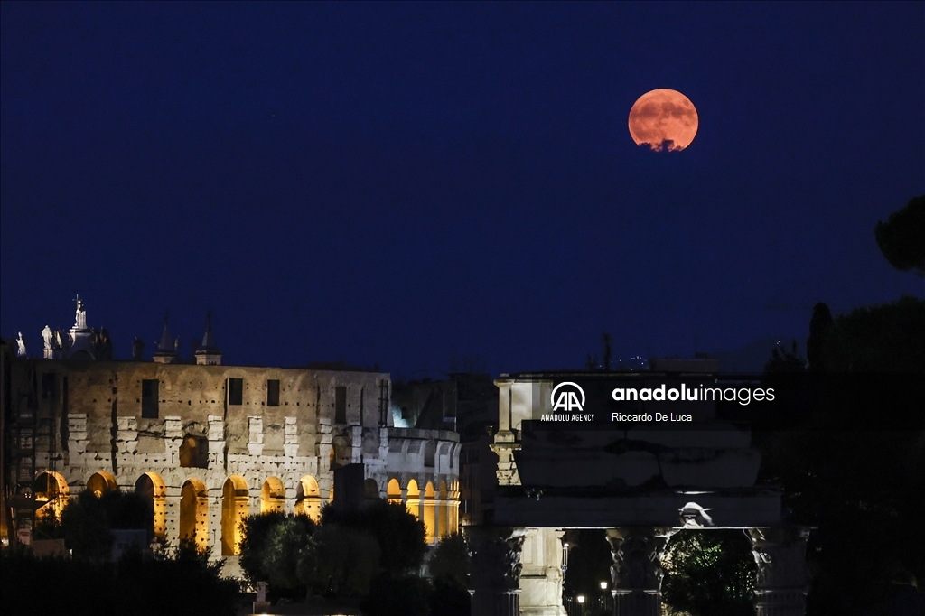 Supermoon in Rome - Anadolu Ajansı