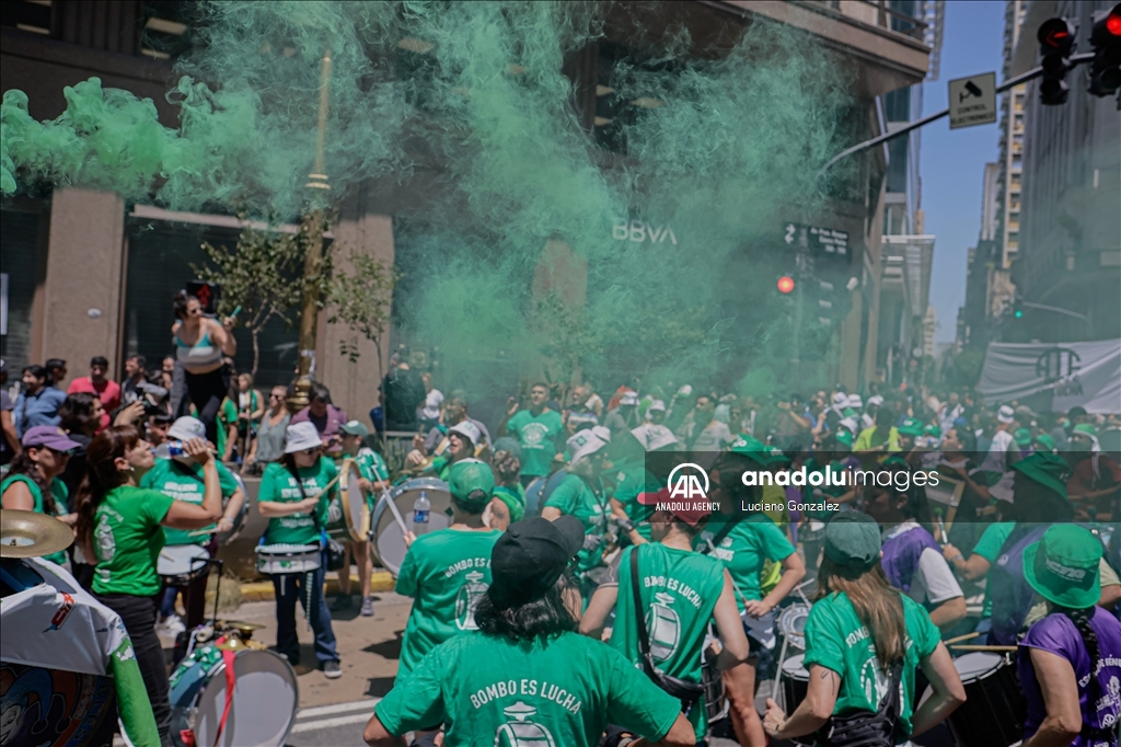 State workers protest with drums in Argentina - Anadolu Ajansı