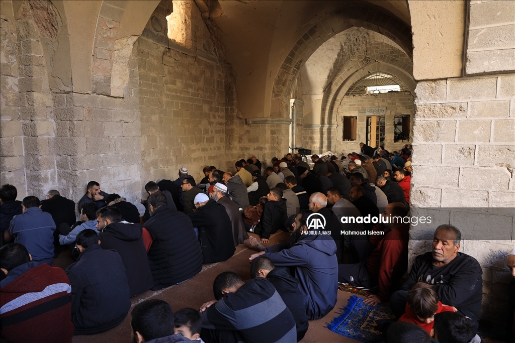 İsrail saldırıları altındaki Gazze'de cuma namazı - Anadolu Ajansı