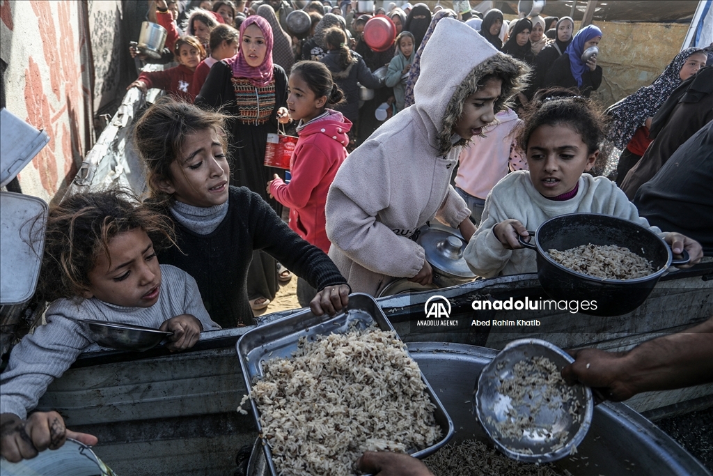 Food distribution for Palestinians in Gaza - Anadolu Ajansı