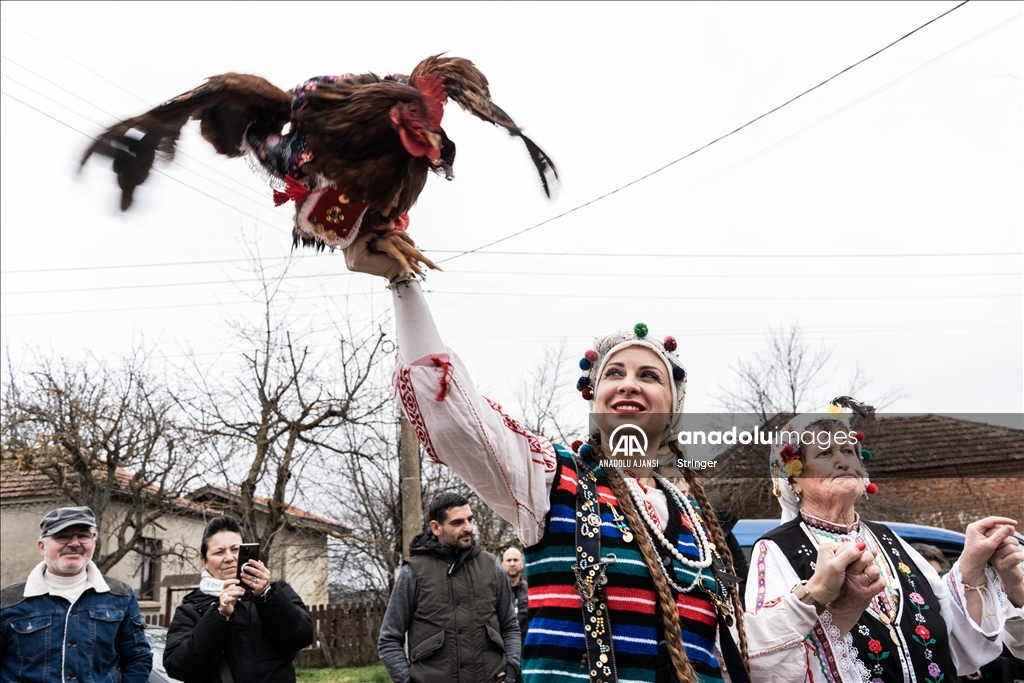 Bulgaristan’da Horoz Günü geleneksel horo dansıyla kutlandı - Anadolu ...