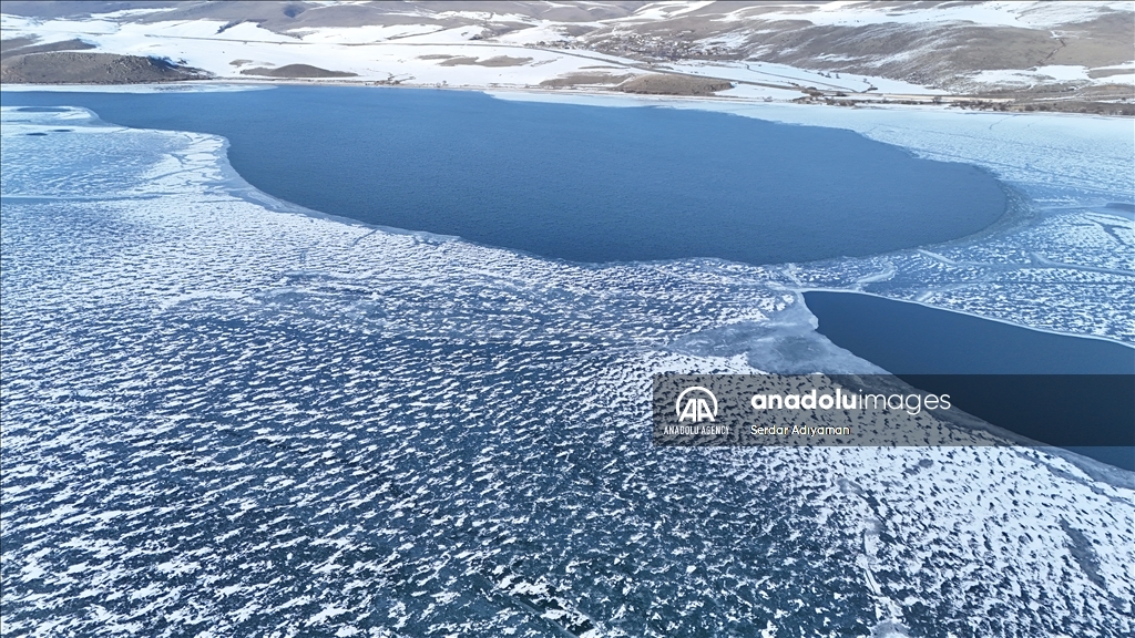 Surface of Lake Nazik freezes over in Turkiye's Bitlis - Anadolu Ajansı