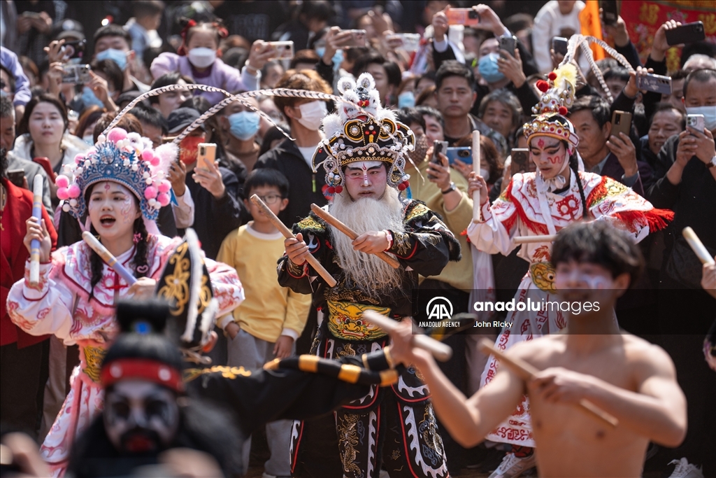 Thousands flock to streets to watch Yingge dance performance in ...