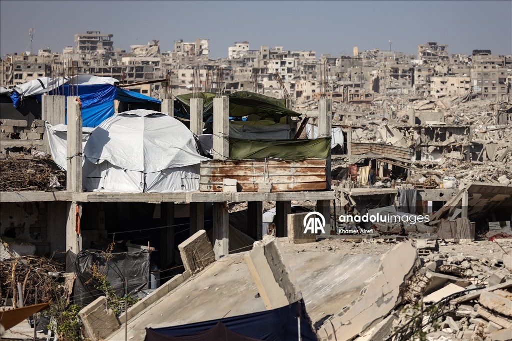 Palestinians try to survive in makeshift tents on top of rubbles of ...