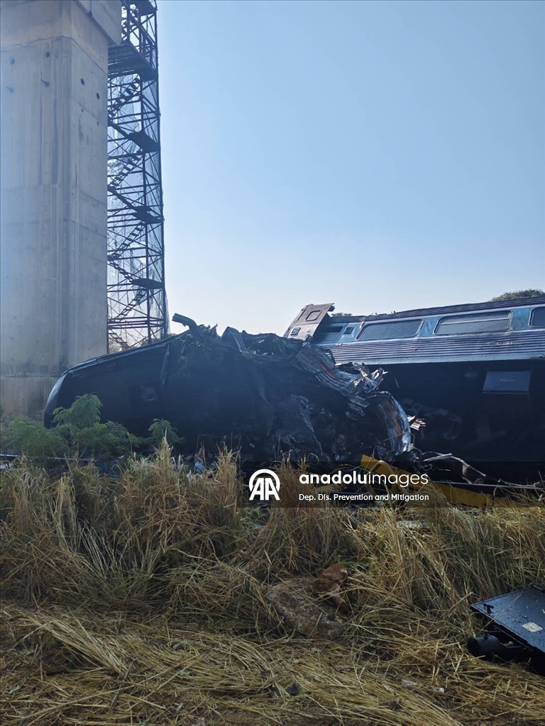 22 dead, 55 injured as crane collapses onto train in Thailand - Anadolu ...