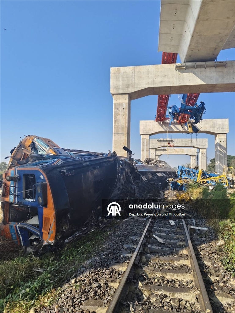22 dead, 55 injured as crane collapses onto train in Thailand - Anadolu ...