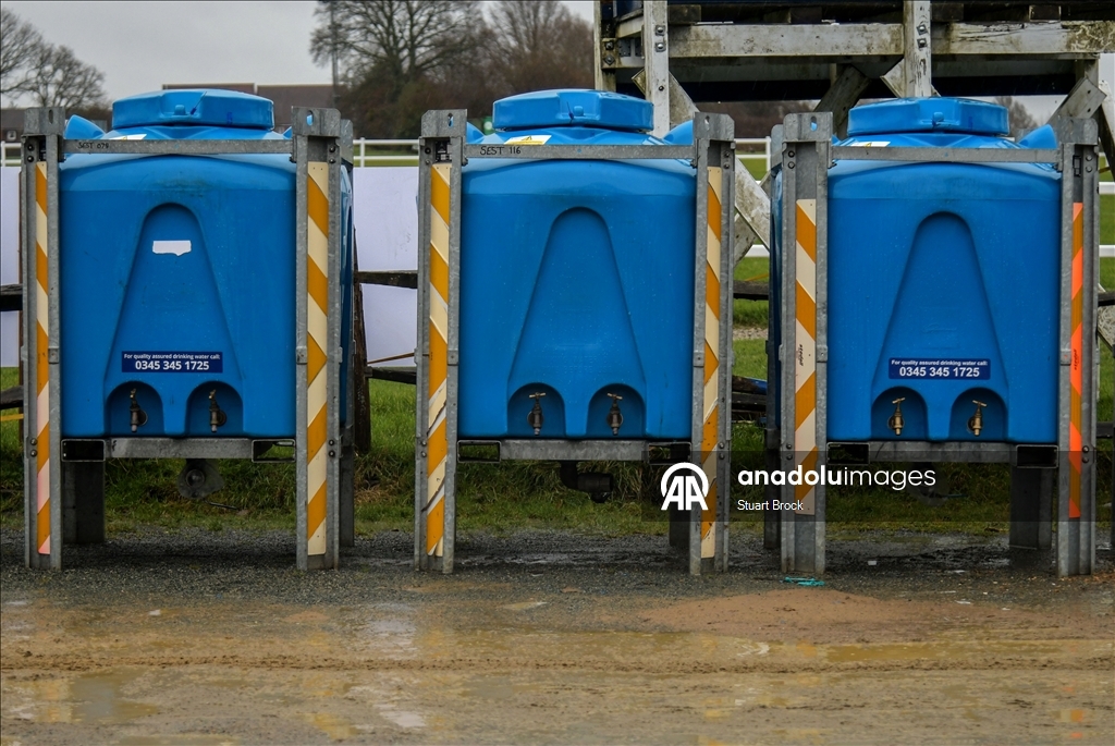 Water outages disrupt thousands of properties in South East England ...