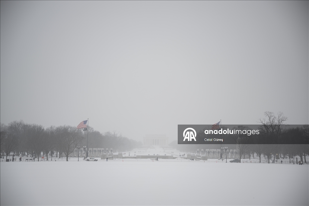 Heavy snowfall covers Washington DC - Anadolu Ajansı