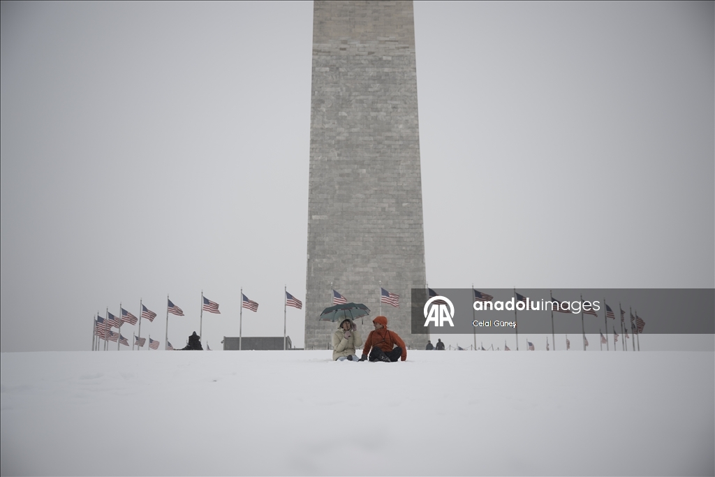 Heavy snowfall covers Washington DC - Anadolu Ajansı