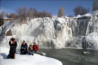 Frozen waterfall in Turkey's Van - Anadolu Ajansı