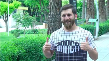 Iranian Reza Parastesh looks remarkably like Barcelona's Lionel Messi ...