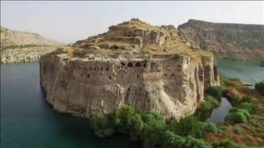 Turkey's Rumkale attracts tourists and water sports enthusiasts ...