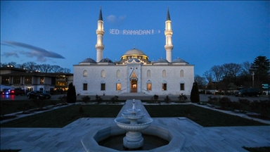 Muslims in Washington DC. came together at the Diyanet Center of ...