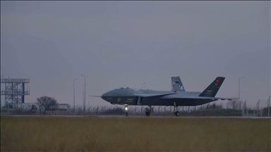 المقاتلة المسيرة التركية قزل إلما تجتاز الاختبار الثاني بنجاح - Anadolu ...