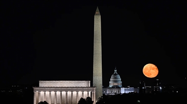 Moon rises over Washington DC - Anadolu Ajansı