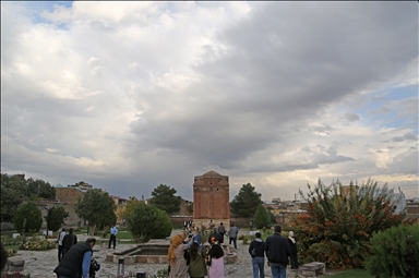 Red Dome built during Seljuk Dynasty in Iran defies the years - Anadolu ...