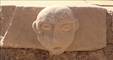 Ancient human-face reliefs unearthed in SE Türkiye reveal Neolithic ...
