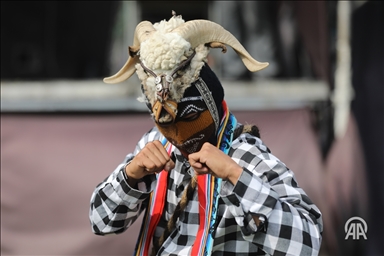 Hundreds of Peruvians gather in Lima to commemorate ‘Takanakuy ...