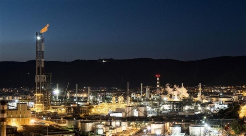 TUPRAS gains $992 mln net profit in first half of 2015