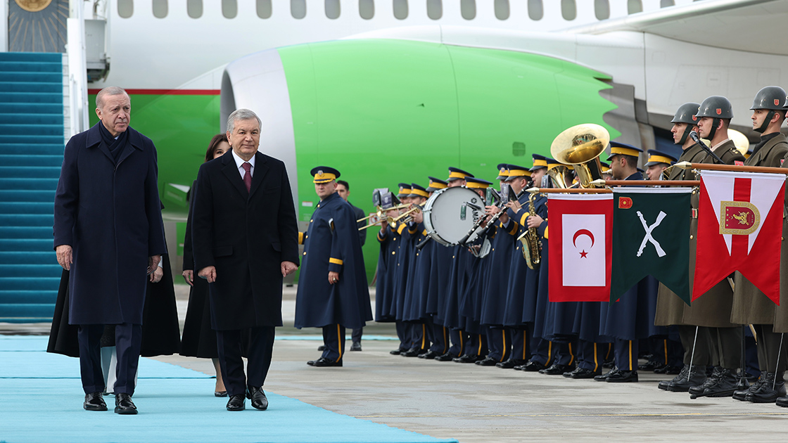 Cumhurbaşkanı Erdoğan, Özbekistan Cumhurbaşkanı Mirziyoyev ile bir ...