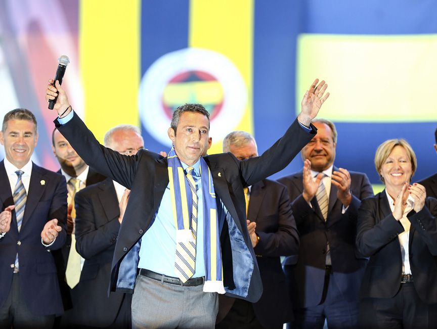 Fenerbahçe'nin Eski Sportif Direktörü Damien Comolli Ülkesinde ... Fenerbahçe'nin Eski Sportif Direktörü Damien Comolli Ülkesinde ...