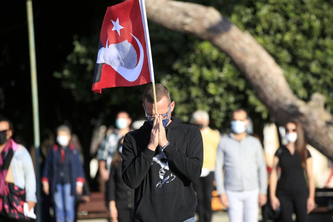 Saat 9'u 5 geçe hayat 1 dakika durdu