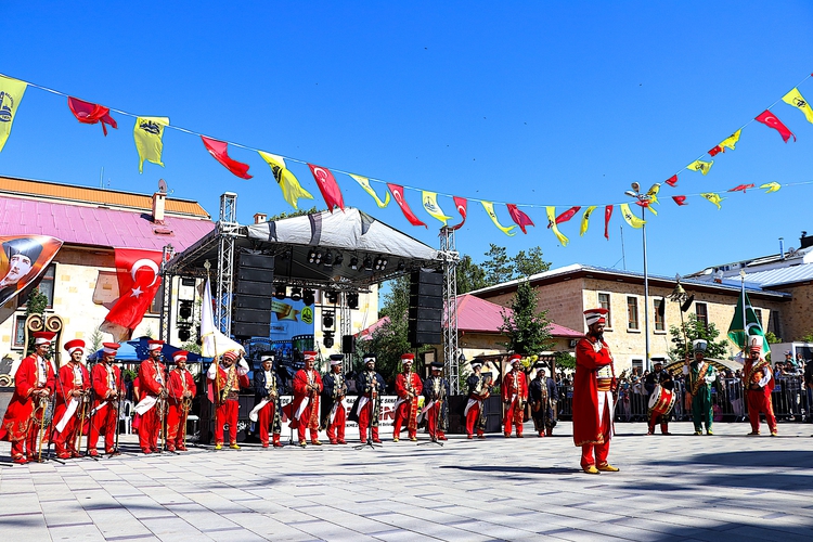 Bayburt Dede Korkut Uluslararası Kültür ve Sanat Şöleni başladı