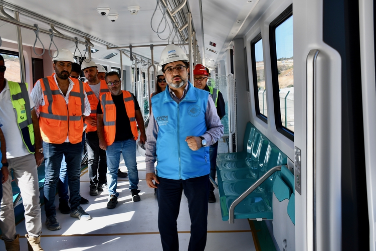 İlk yerli ve milli sürücüsüz metro aracı Gebze-Darıca hattında raylara ...