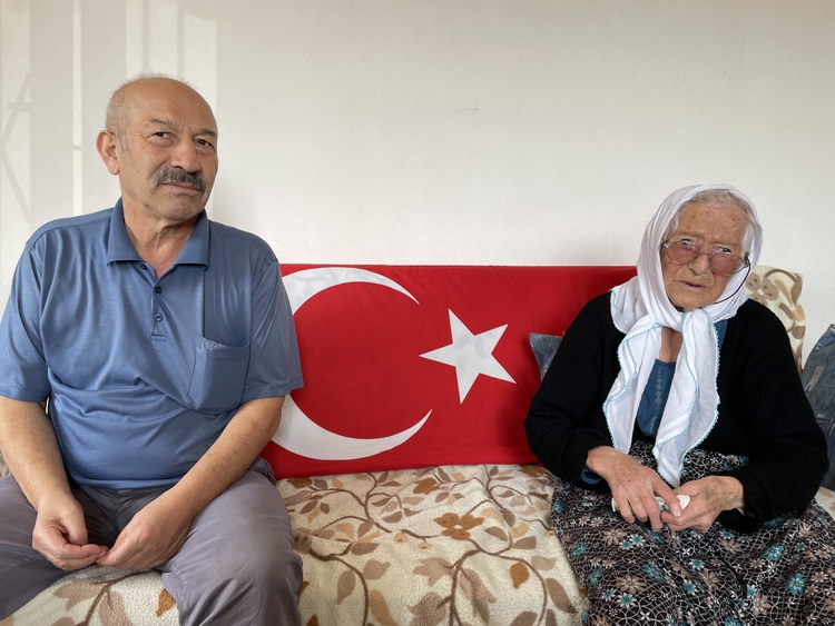 Havva nine Cumhuriyet ile yaşıt olduğu için mutlu ve gururlu