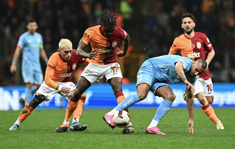 Galatasaray liderliğini sürdürdü