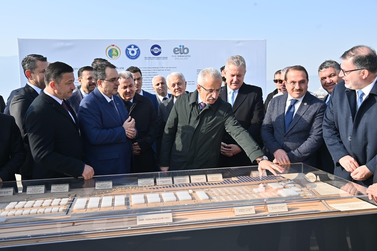Bakan Uraloğlu: Demir yollarının yüzde 5 olan taşımacılık payını yüzde ...