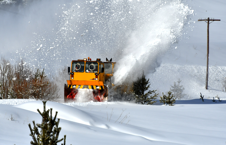 TCDD ekiplerinin Kars'ta önemli hatlardaki kar mesaisi sürüyor