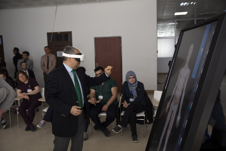Öğrenciler "dijital kadavra" ile anatomiyi sanal ortamda öğreniyor