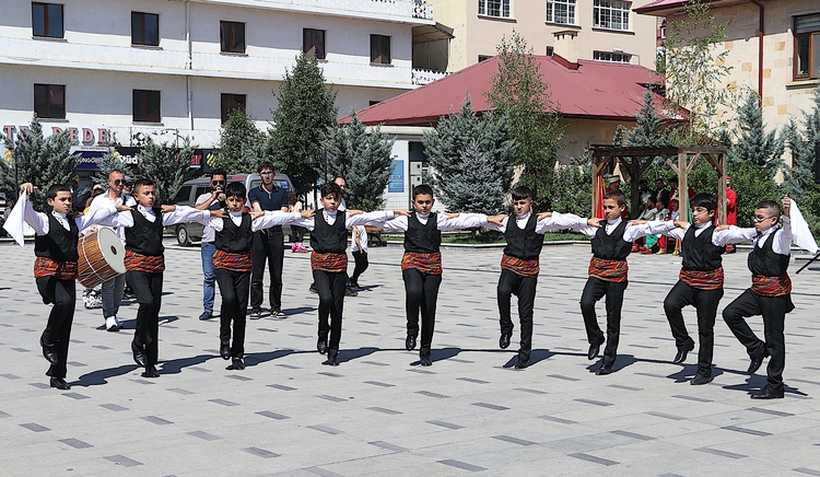 Bayburt Dede Korkut Uluslararası Kültür ve Sanat Şöleni başladı