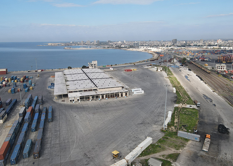 İsrail’in enkaza çevirdiği Lazkiye Limanı temizlenerek hizmete açılıyor