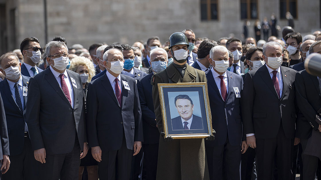 Eski başbakanlardan Yıldırım Akbulut son yolculuğuna uğurlandı